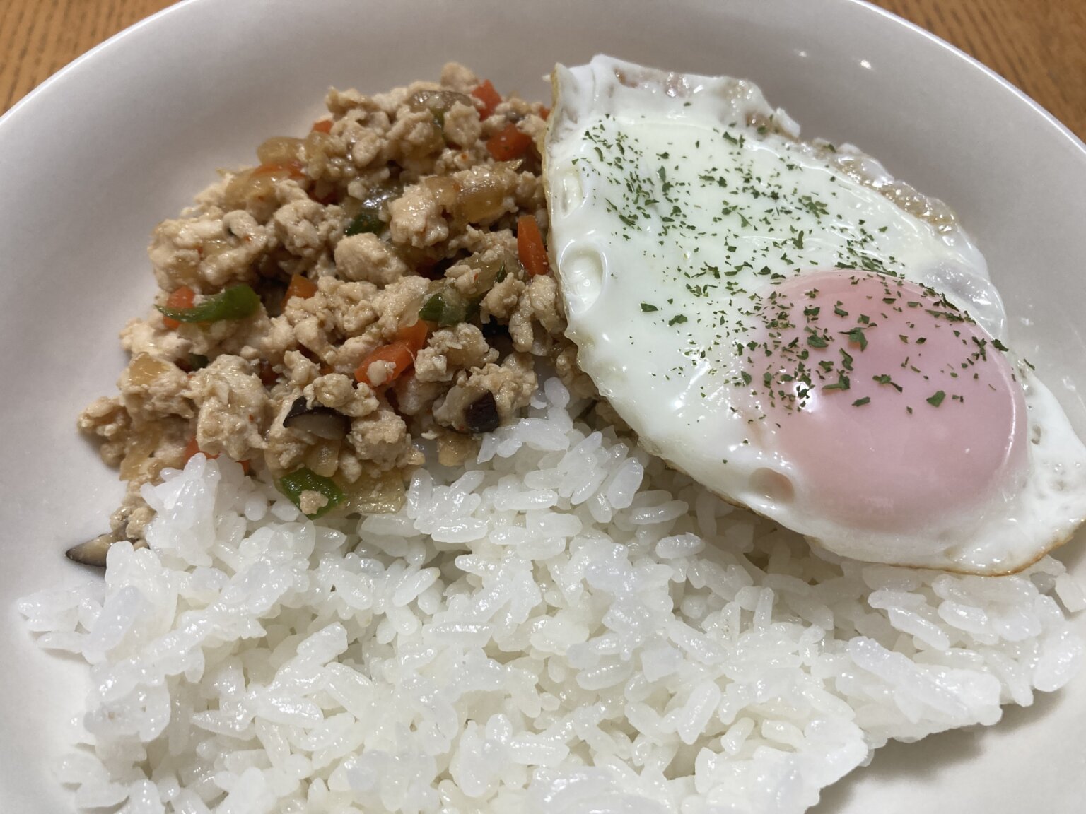 竹脇まりなさんの『冷凍ガパオライス』を作ってみた！【レシピまとめ】 | 凸凹パラダイス